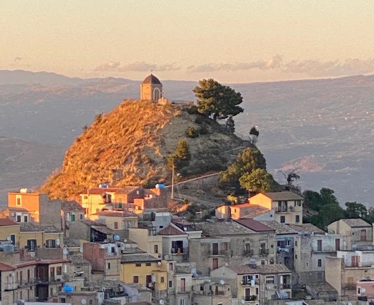 Musumeci: «Oltre cinque milioni per mettere in sicurezza Monte Calvario ...